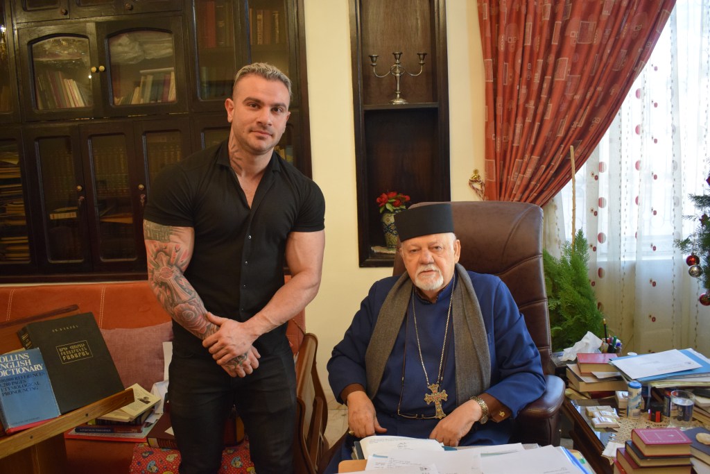 The Armenian player Ara Alexanian participates in the bodybuilding ...