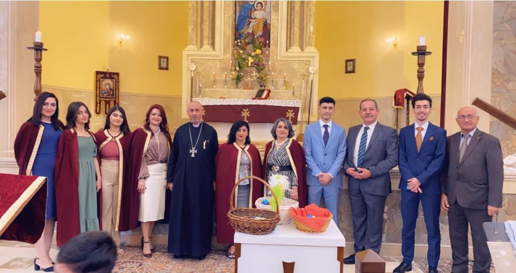 Easter Liturgy at the Church of the Holy Cross in Erbil - ԱՌԱՋՆՈՐԴԱՐԱՆ ...