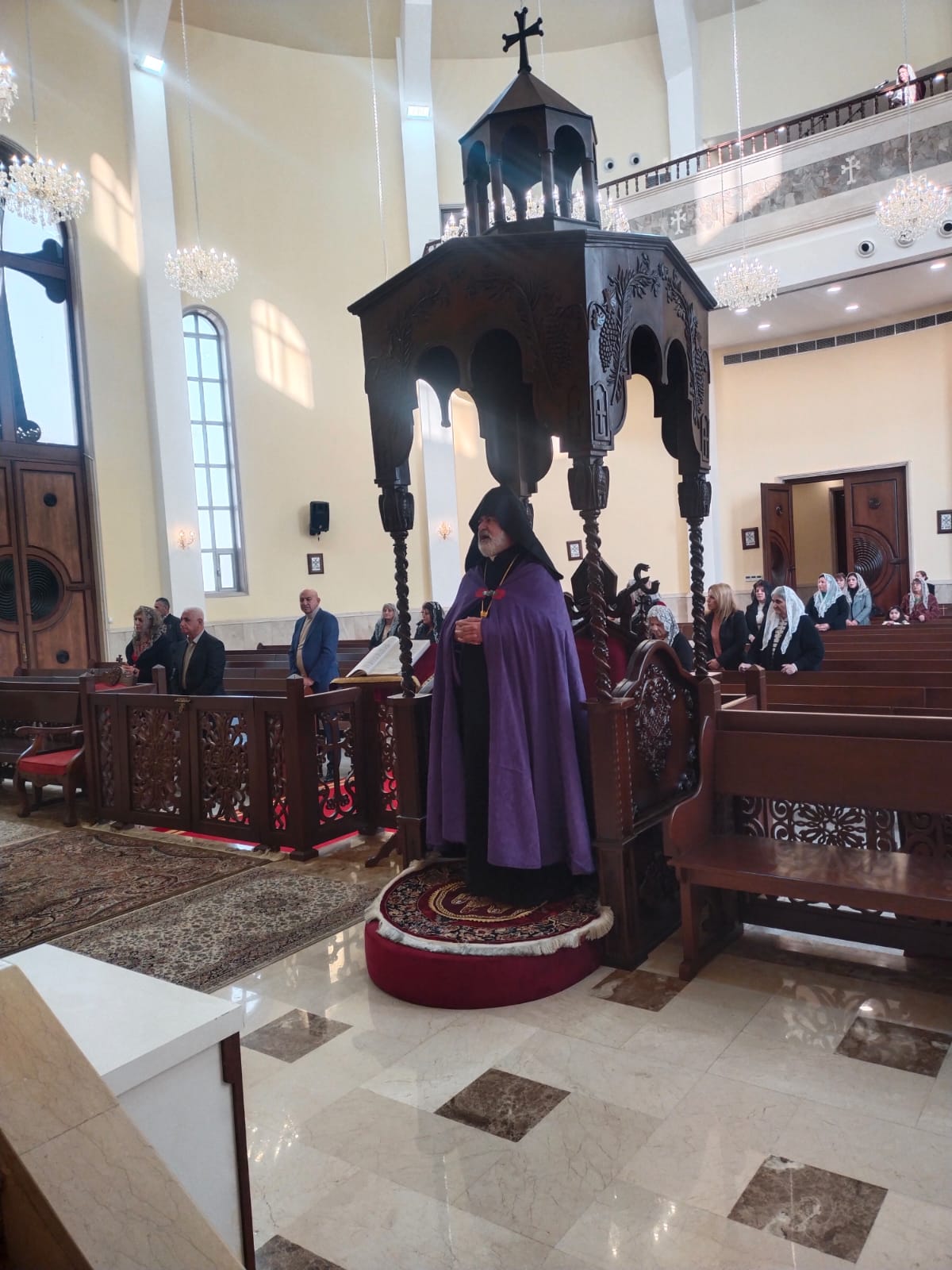 Divine Liturgy at the Holy Cross Church in Erbil - ԱՌԱՋՆՈՐԴԱՐԱՆ ԻՐԱՔԻ ՀԱՅՈՑ